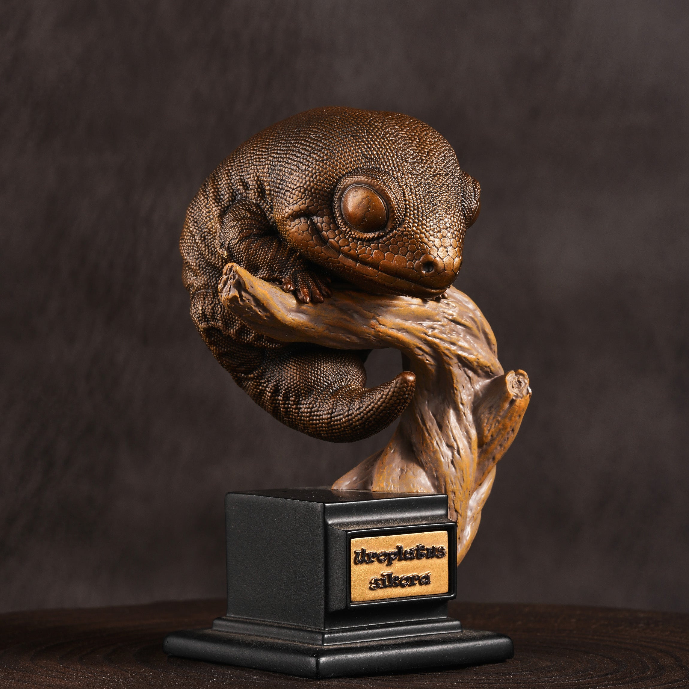Bronze Giant Gecko Statue – Luckon Craft